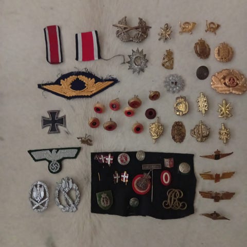 Militære medaljer og insignier med bånd | DBA