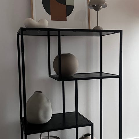 Sort reol fra Ilva. | DBA