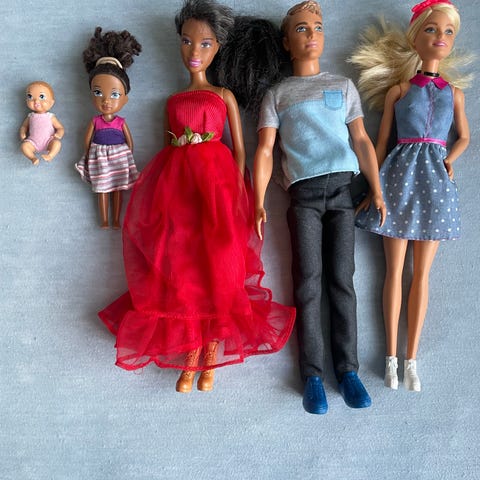 Barbie Dukker og legetøjsbil | DBA