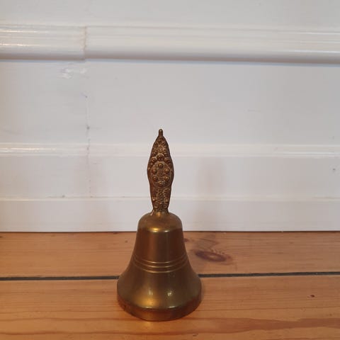 Ringeklokke - Bronze bordklokke eller andre, komplet med dens battan ...