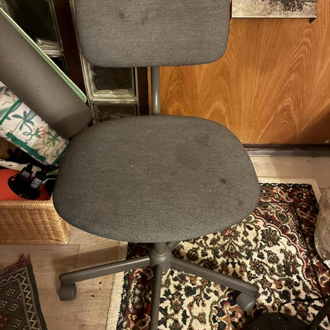 Kontorstol/gamerstol fra IKEA. God stand. | DBA