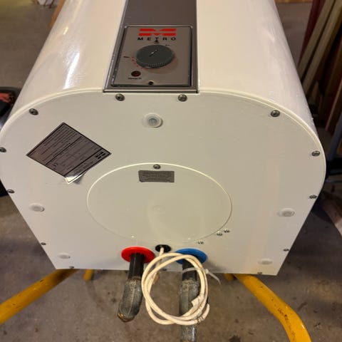 Metro varmtvandsbeholder 110L | DBA