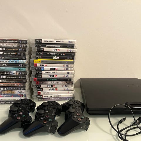 Sony PlayStation 3 konsol med controller og spil | DBA