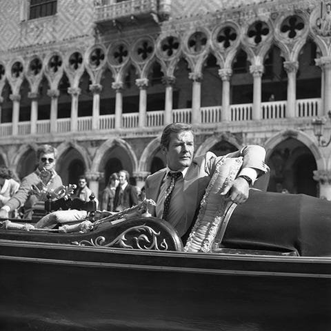 Cameraphoto Epoche/Vittorio Pavan - Pierpaolo Pasolini siede davanti ...