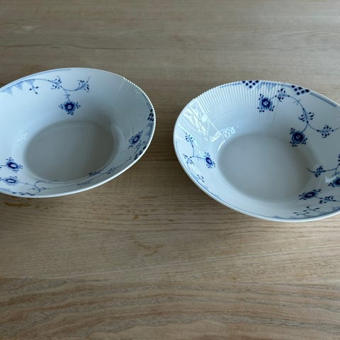 Royal Copenhagen Tallerkerner - Elements med blå blomst | DBA