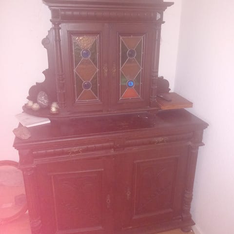 Træskab med glaslåger og skuffer | DBA