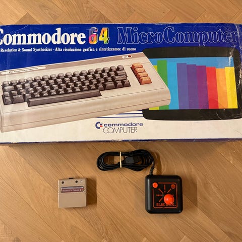 Commodore 64 med tilbehør | DBA