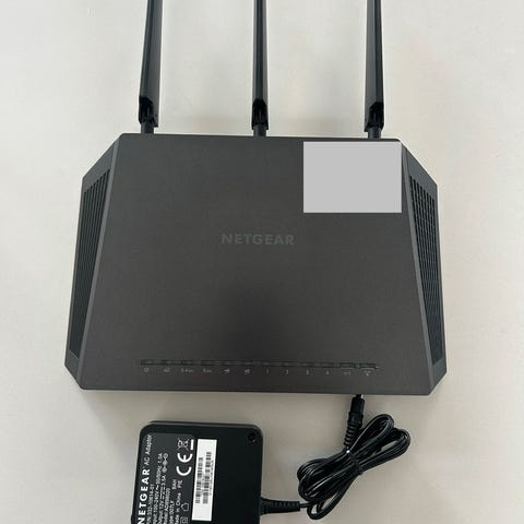 Komplet Netgear Nighthawk WiFi-setup – router, mesh & PoE-switch | DBA