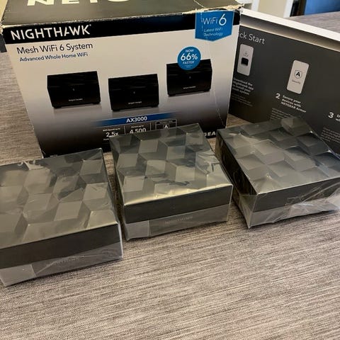 Komplet Netgear Nighthawk WiFi-setup – router, mesh & PoE-switch | DBA