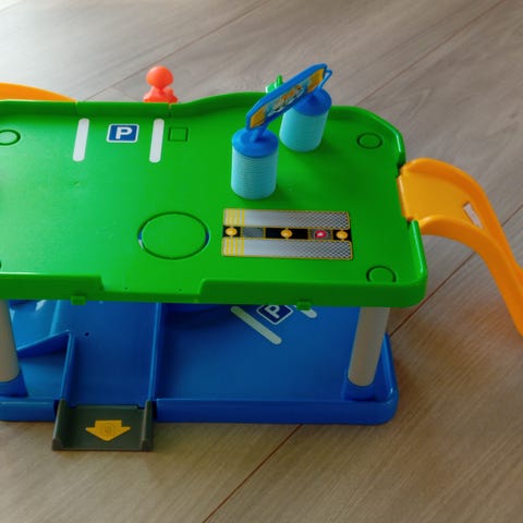 Bil garage med biler i træ | DBA