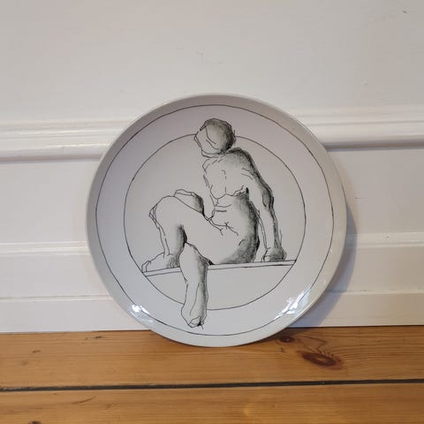 Nils Obel platte med figural motiv | DBA