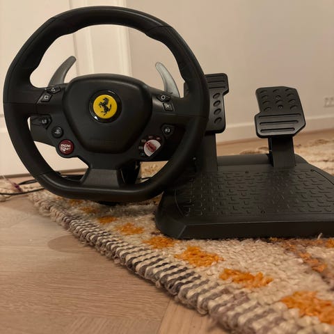 Thrustmaster Ferrari 296 GTB rat og pedal sæt til PlayStation | DBA
