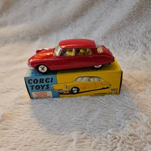 Corgi 1:43 - Modelbil - Corgi Toys 241 Ghia L.6.4 With Chrysler V8 ...